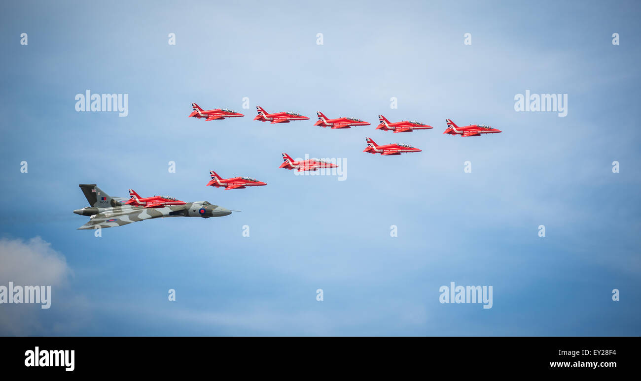 Vulcan bomber with red arrows hi-res stock photography and images - Alamy