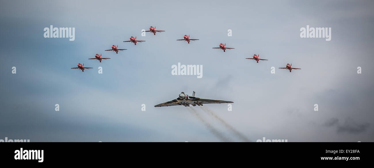 Vulcan with red arrows hi-res stock photography and images - Alamy