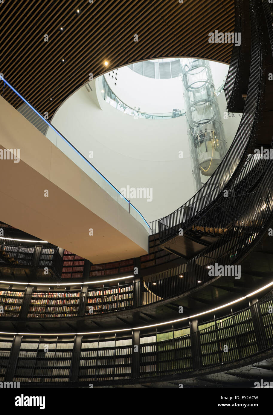 Bookshelves library birmingham hi-res stock photography and images - Alamy