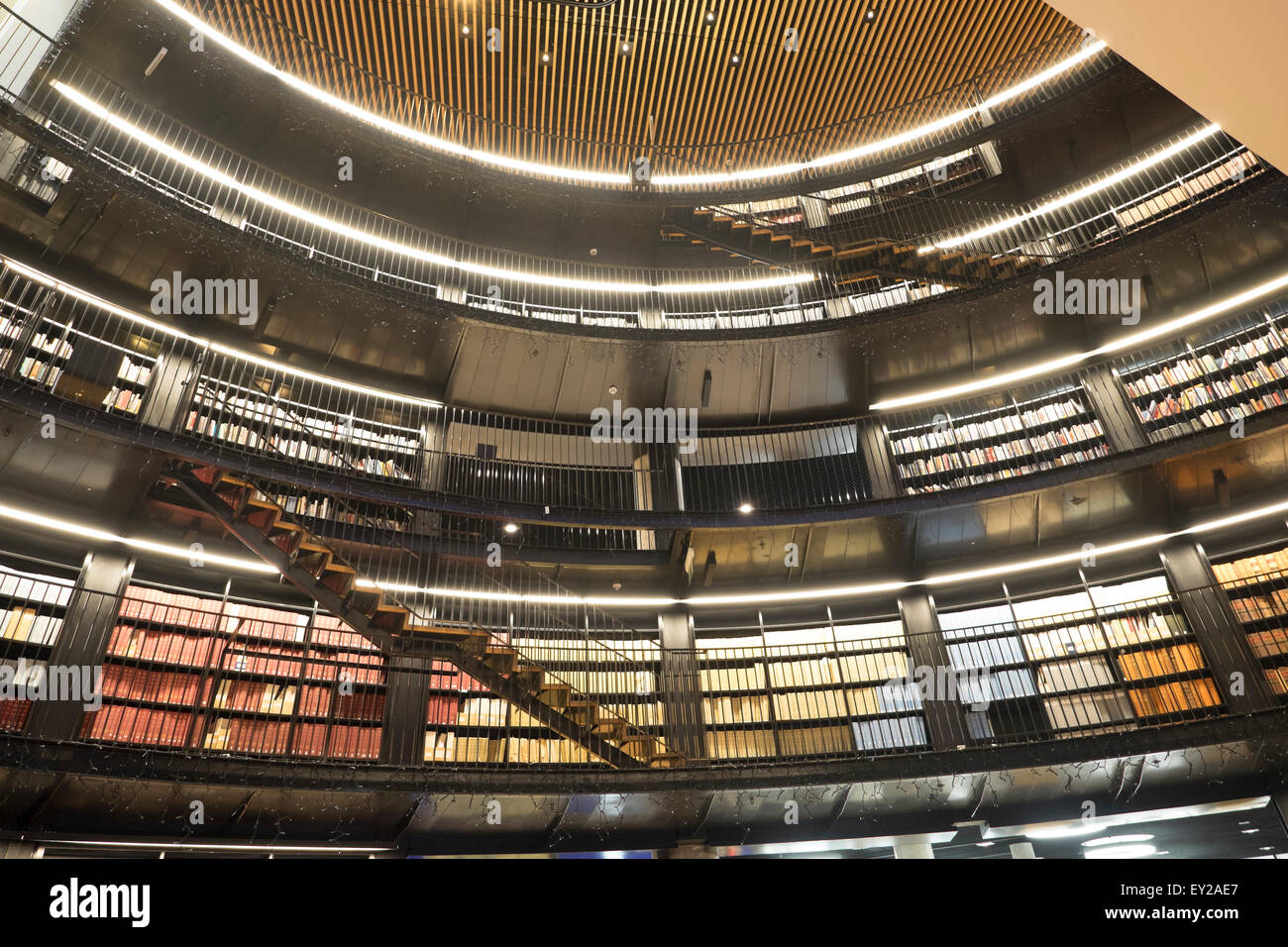 Interior of Birmingham library Stock Photo - Alamy