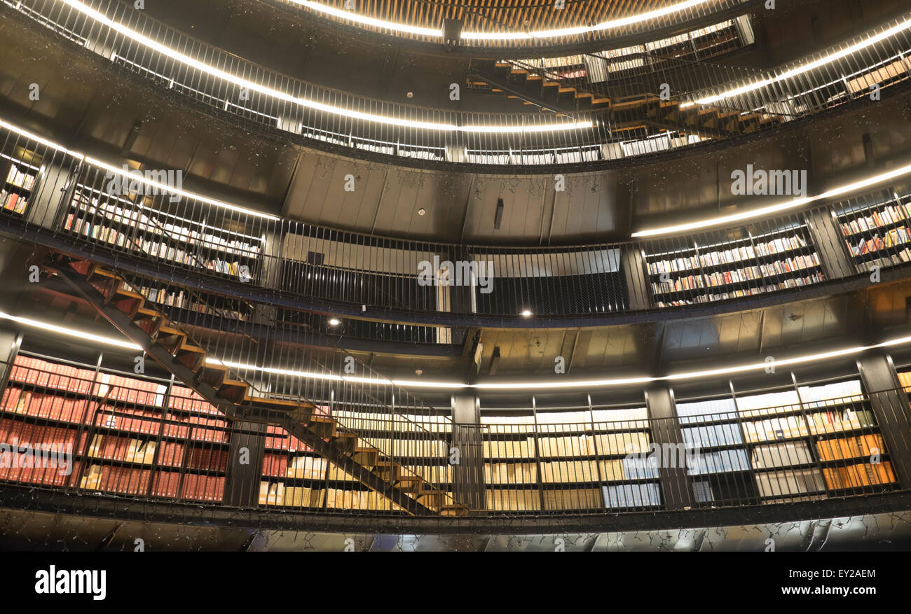 Birmingham library interior hi-res stock photography and images - Alamy