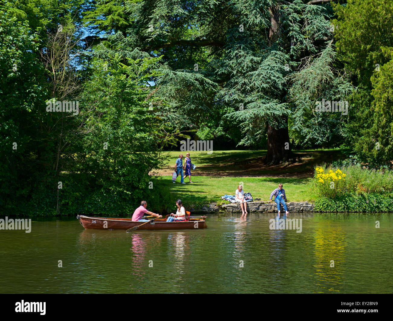 Dinghy boat river hi-res stock photography and images - Alamy