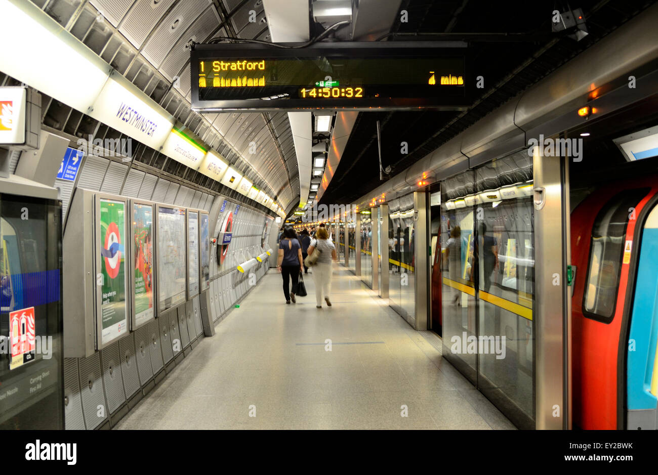 On the platform at Westminster London Underground Station Stock Photo ...