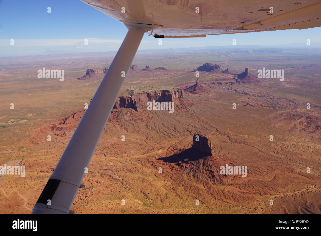 Cessna 182 flight over monument valley hi-res stock photography and ...