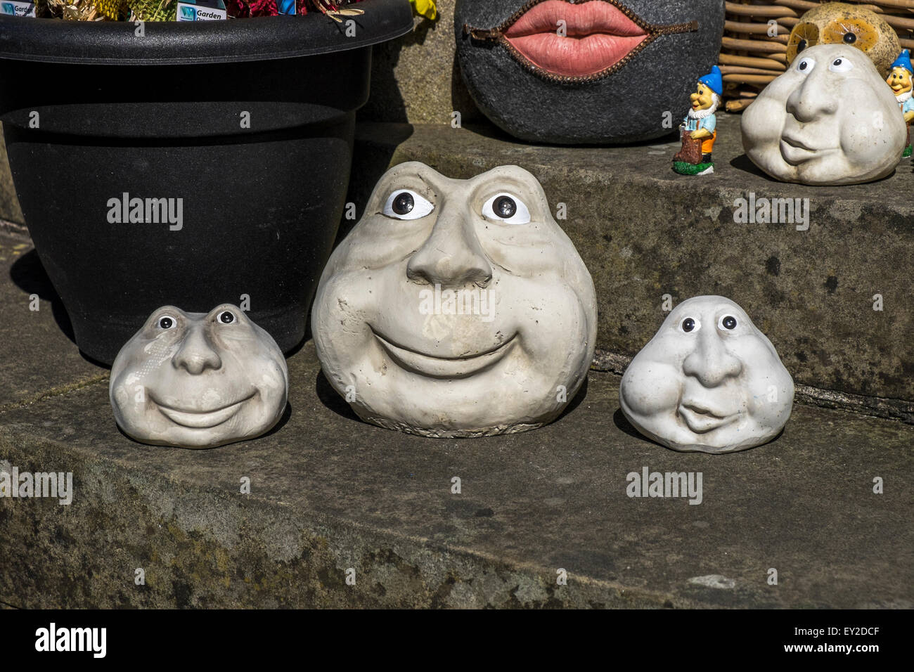 Stone smiling faces hi-res stock photography and images - Alamy
