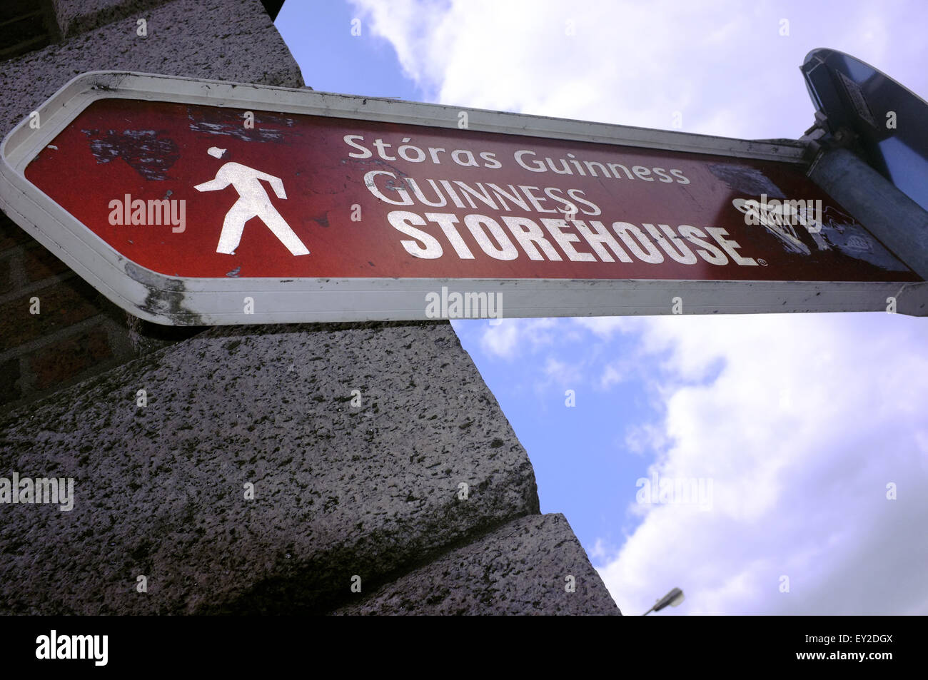 Brown tourist attraction sign hi-res stock photography and images - Alamy