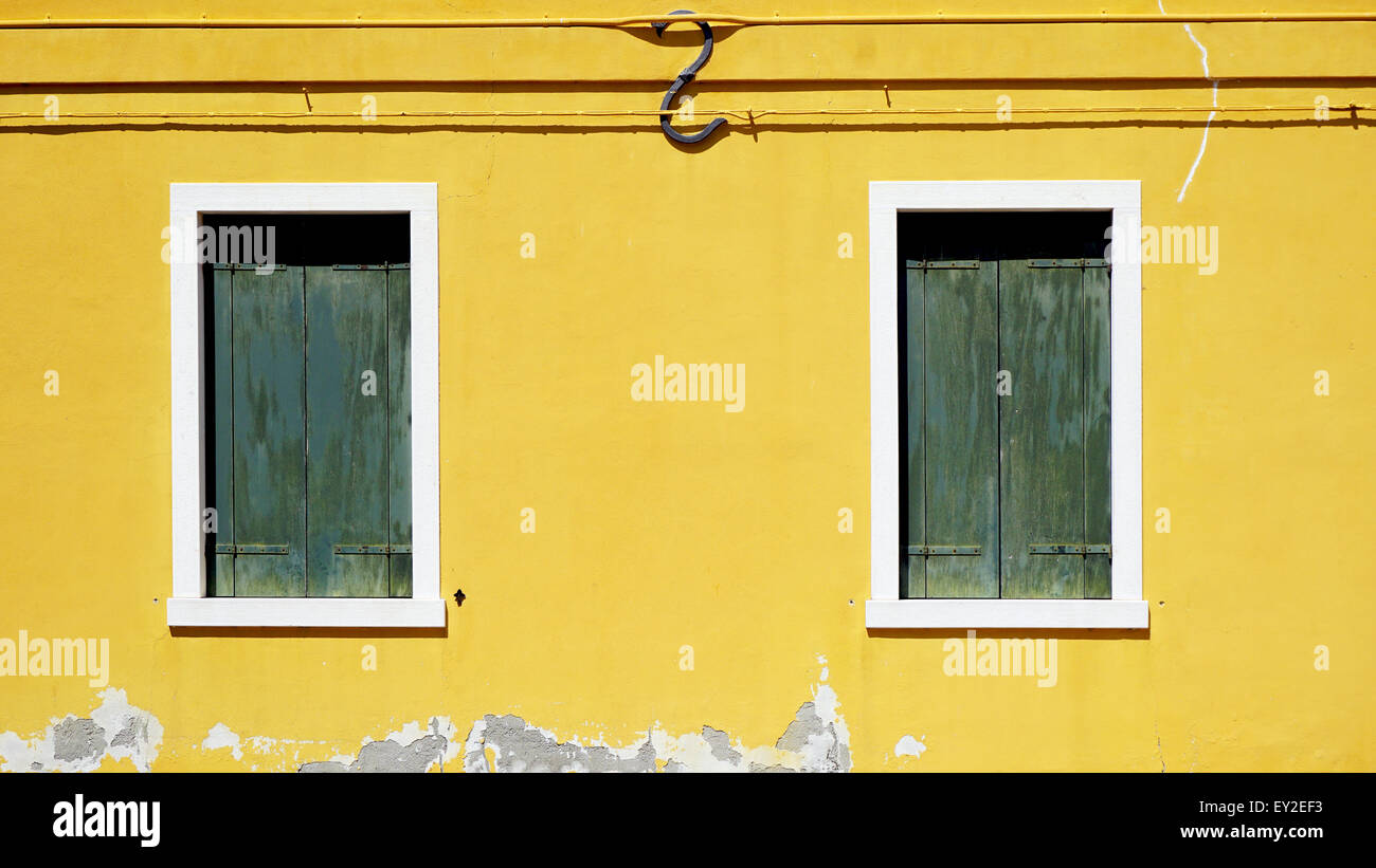 Yellow and green building hi-res stock photography and images - Alamy