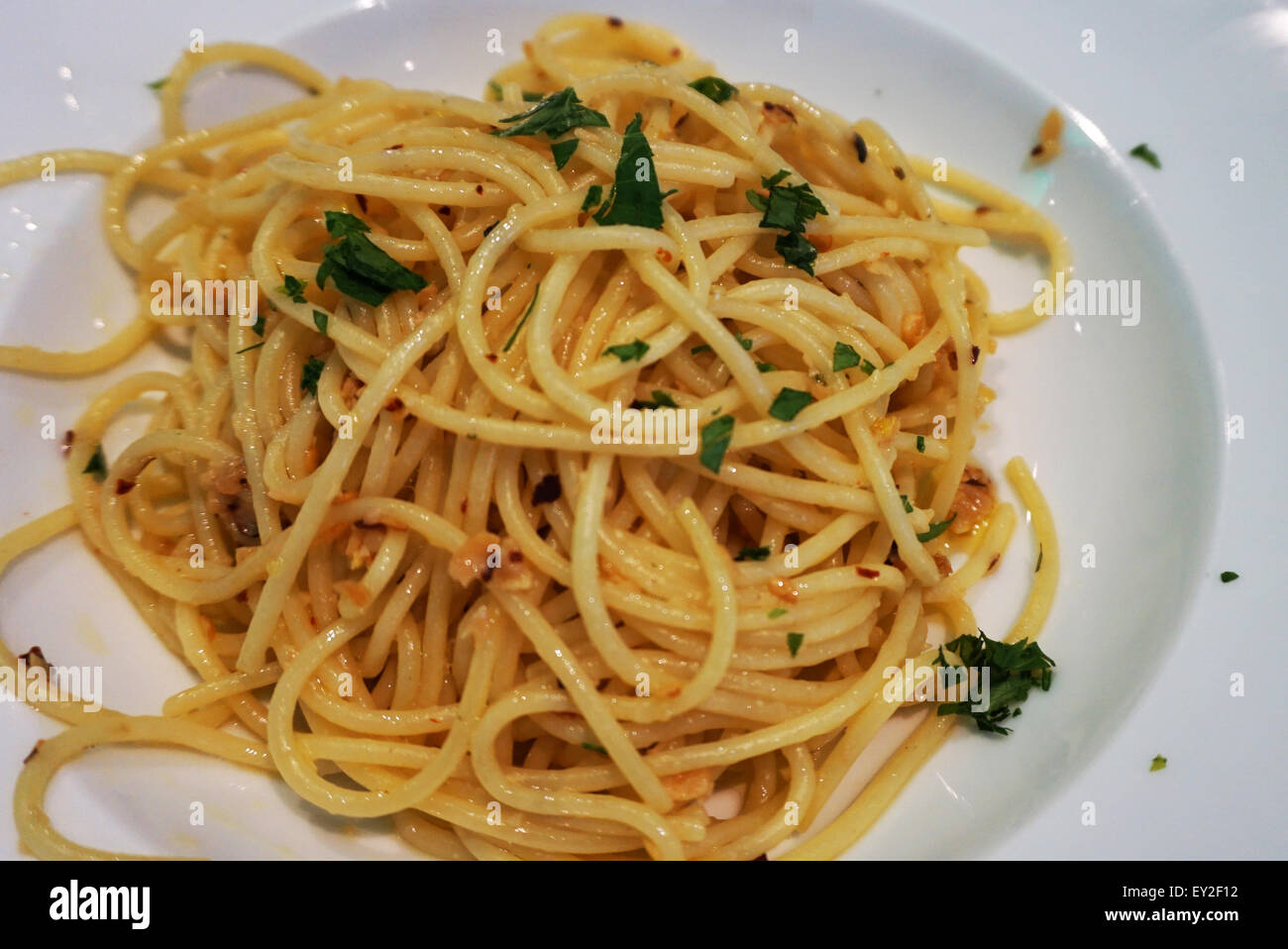 Spaghetti in white plate hi-res stock photography and images - Alamy
