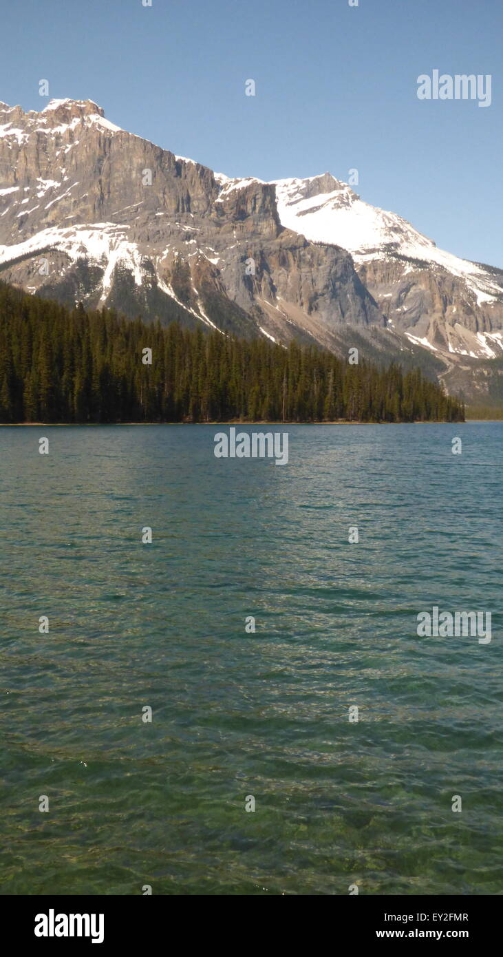 Emerald lake with Mount Wapta in the background in Yoho National Park ...