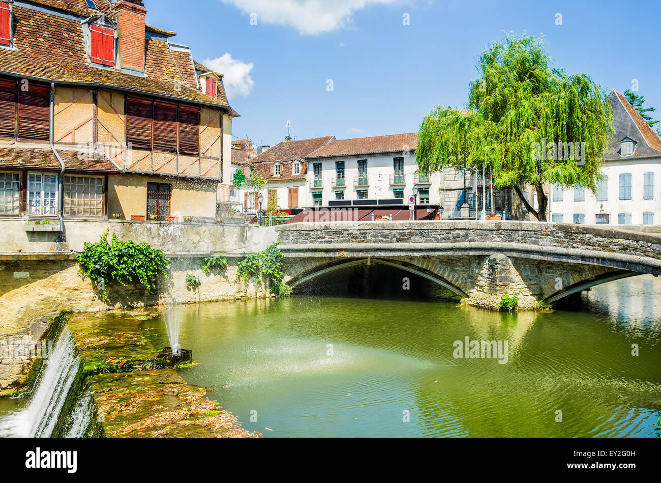 Old french bridge hi-res stock photography and images - Alamy