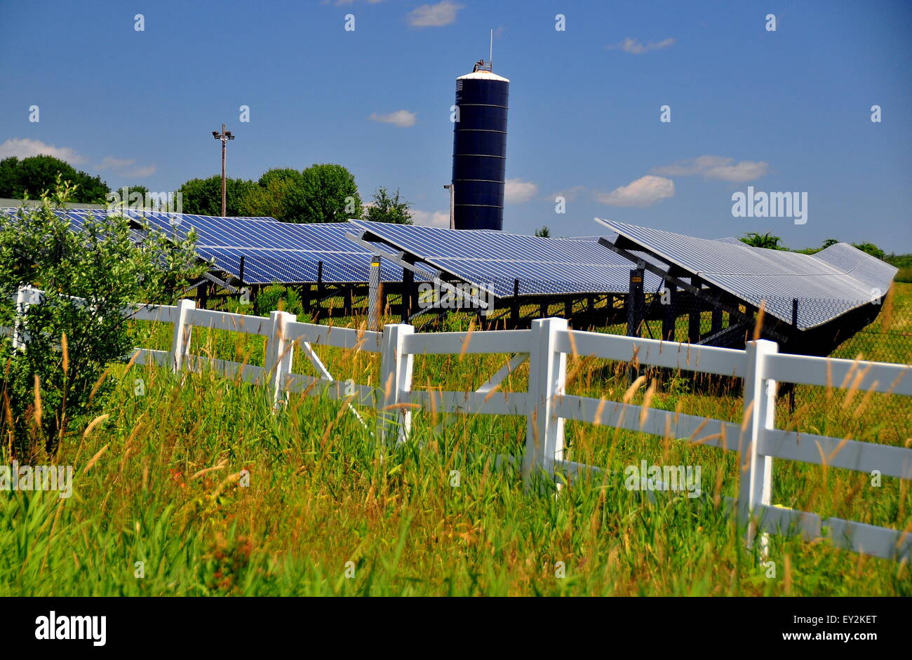 Solar panels countryside hi-res stock photography and images - Alamy