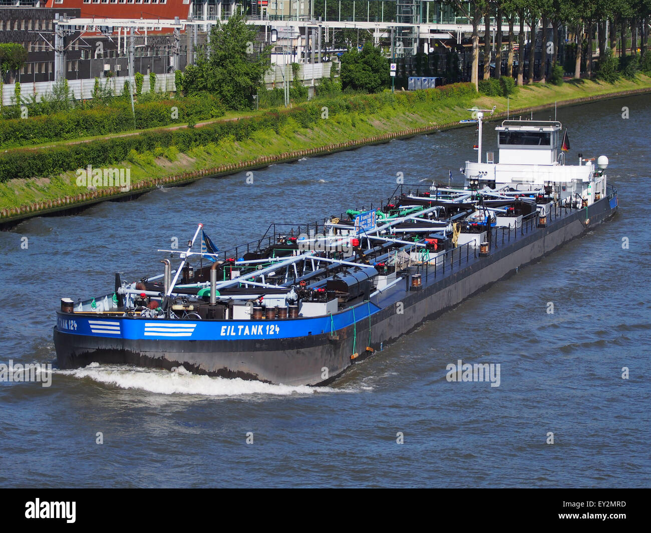 Chemical oil tanker sails hi-res stock photography and images - Alamy