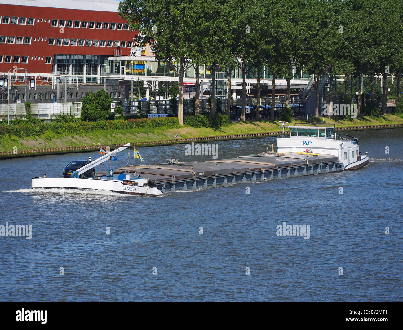 The 'Ernest R' is a container ship and oil tanker operating on the ...