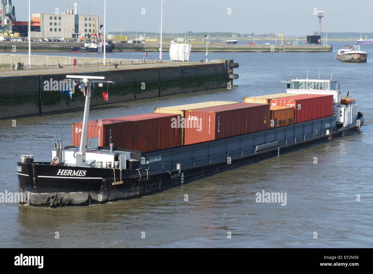 The Hermes, with ENI 06003318, operates in Zandvliet sluis, Port of ...