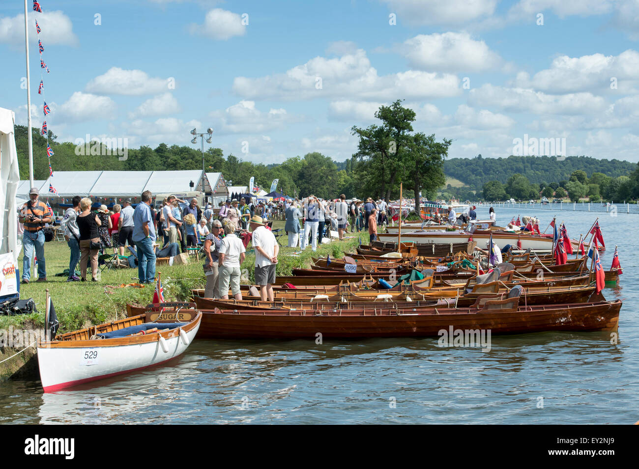 Vintage rowing boat hi-res stock photography and images - Alamy