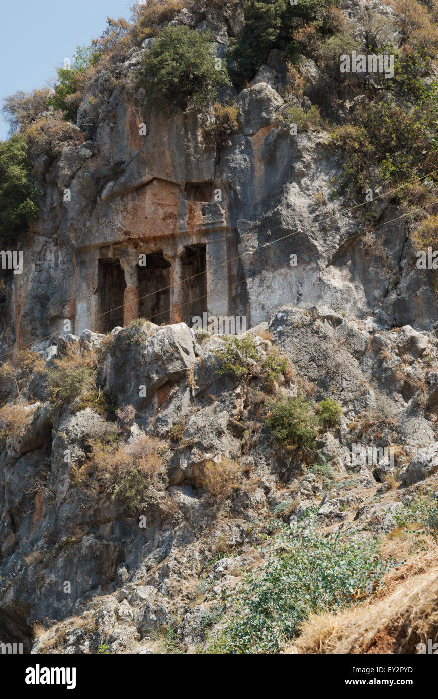 Cliff tombs hi-res stock photography and images - Alamy