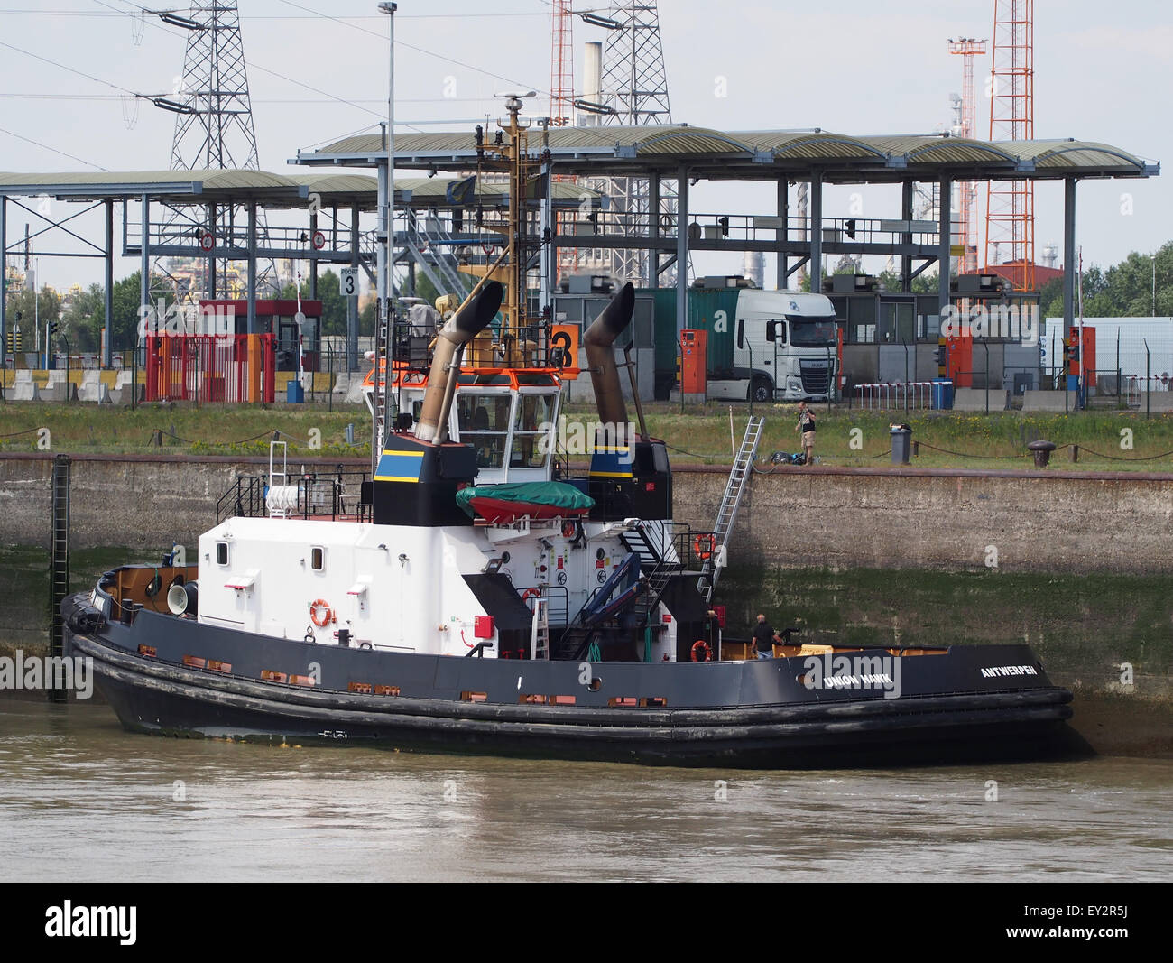 The *Union Hawk* is a container ship and oil tanker registered under ...