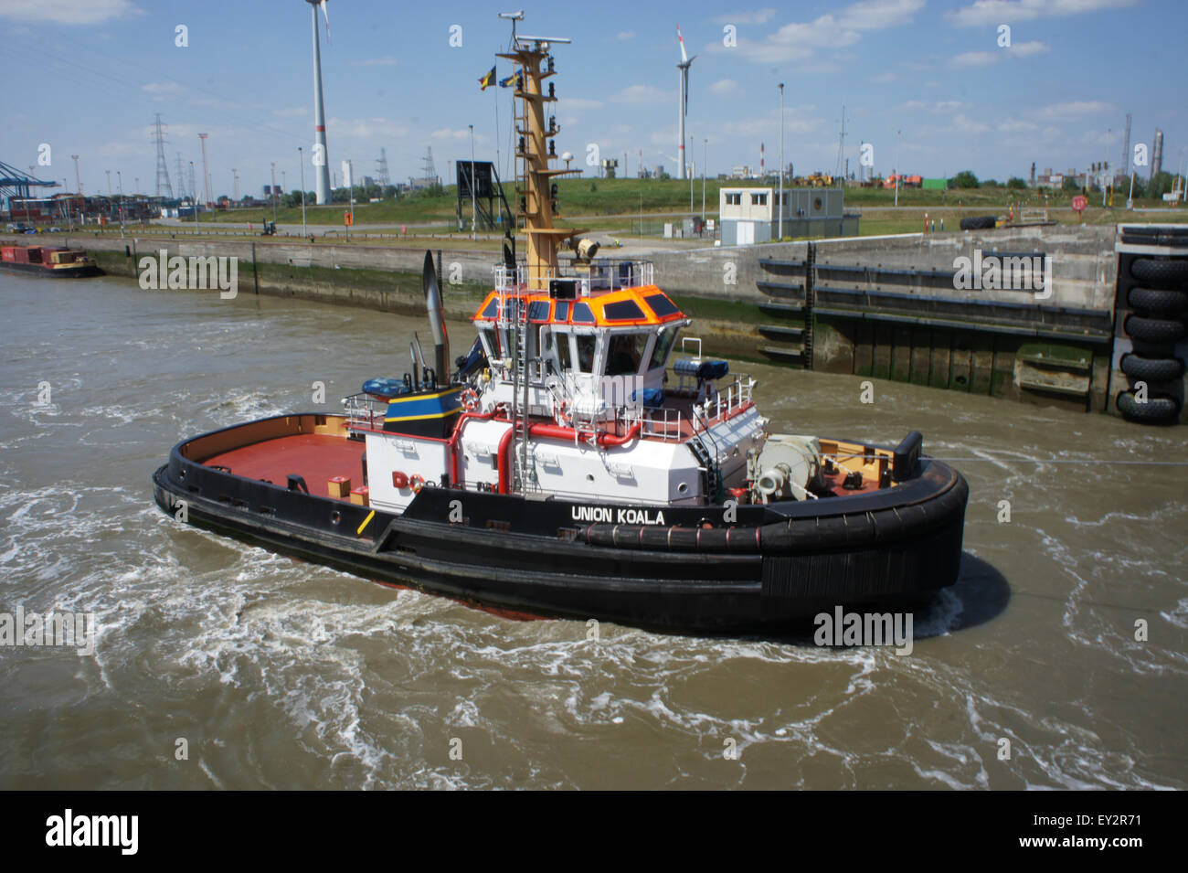Container freight port facilities hi-res stock photography and images ...