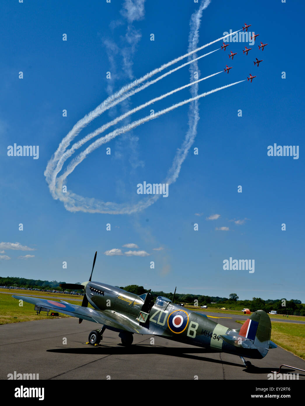 Fairford, Gloucestershire, UK. 19th July, 2015. The RAF display team ...