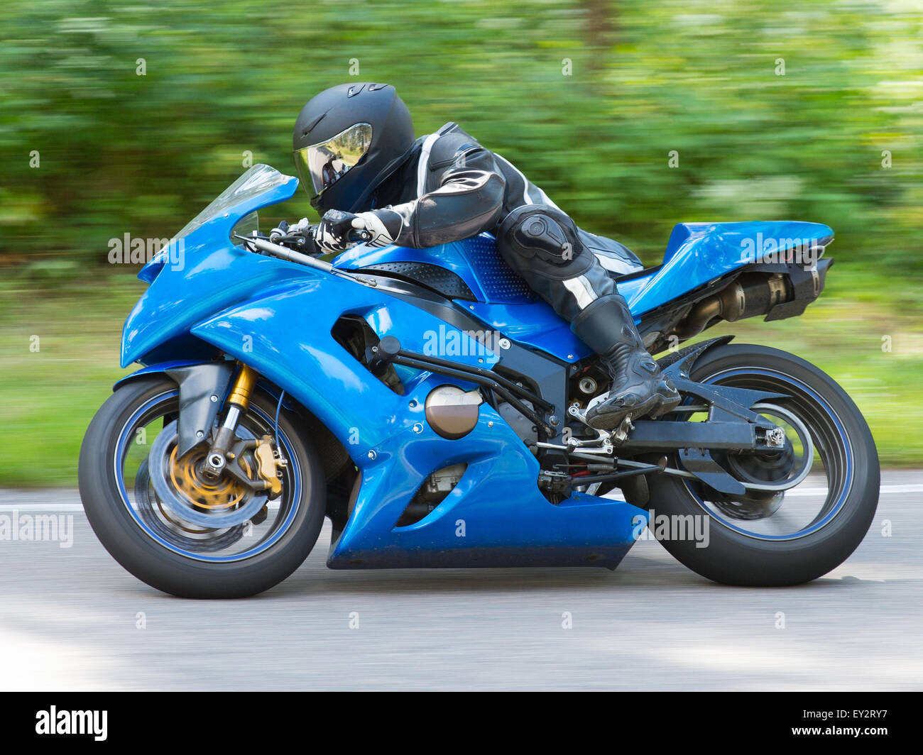 Dynamic and realistic motorbike racing Stock Photo - Alamy