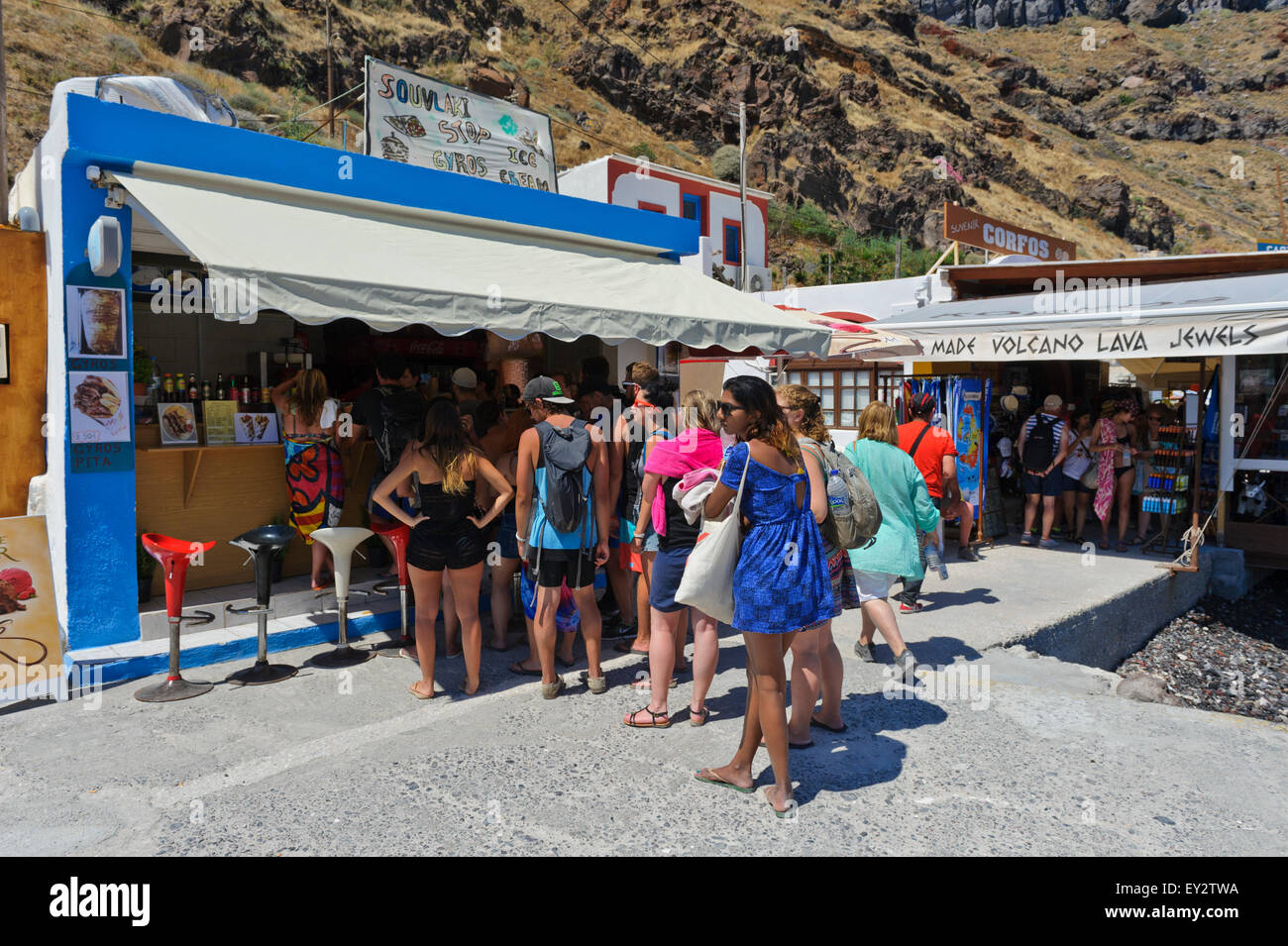 Queue outside ice cream shop hi-res stock photography and images - Alamy