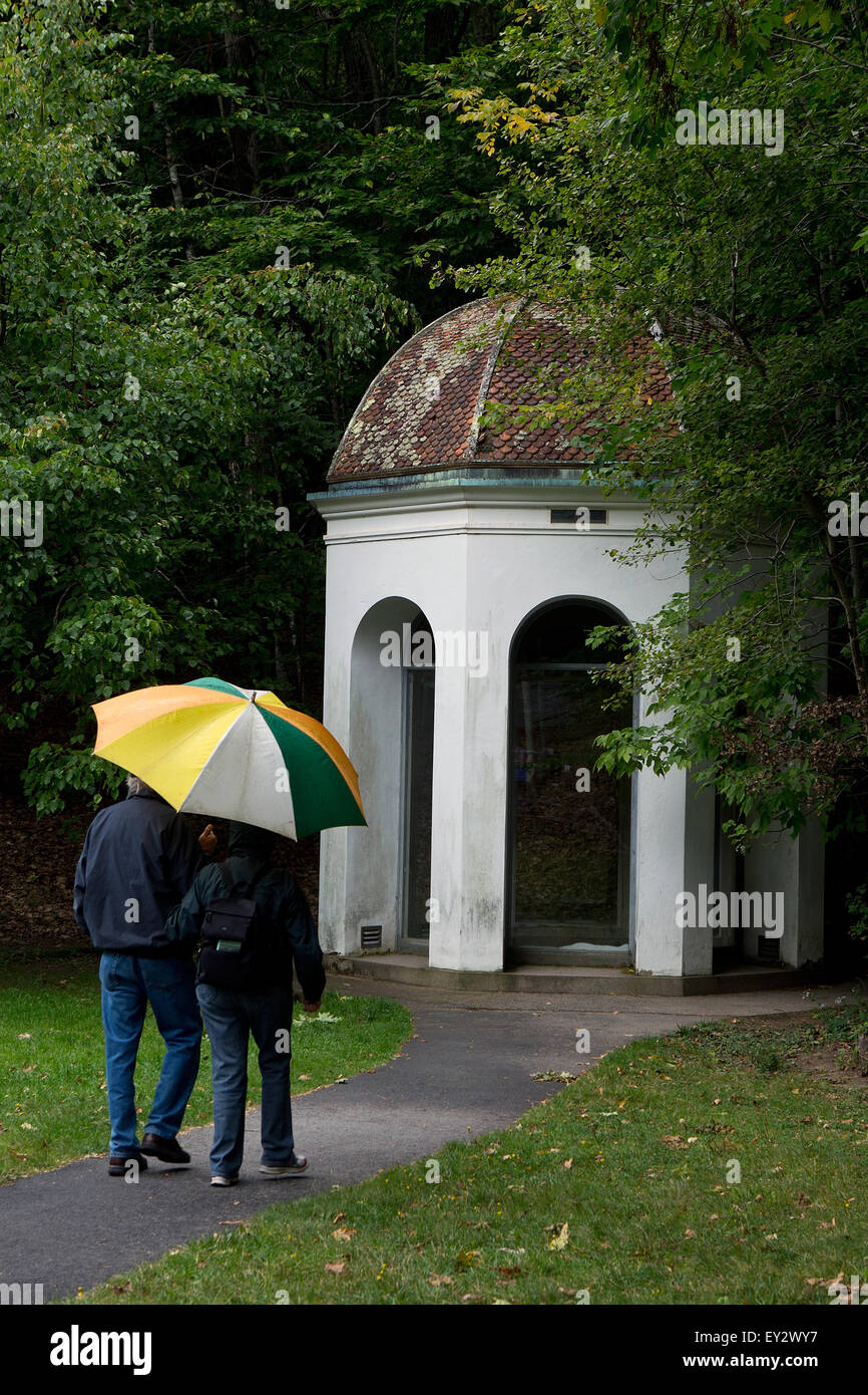 Springhouse hi-res stock photography and images - Alamy