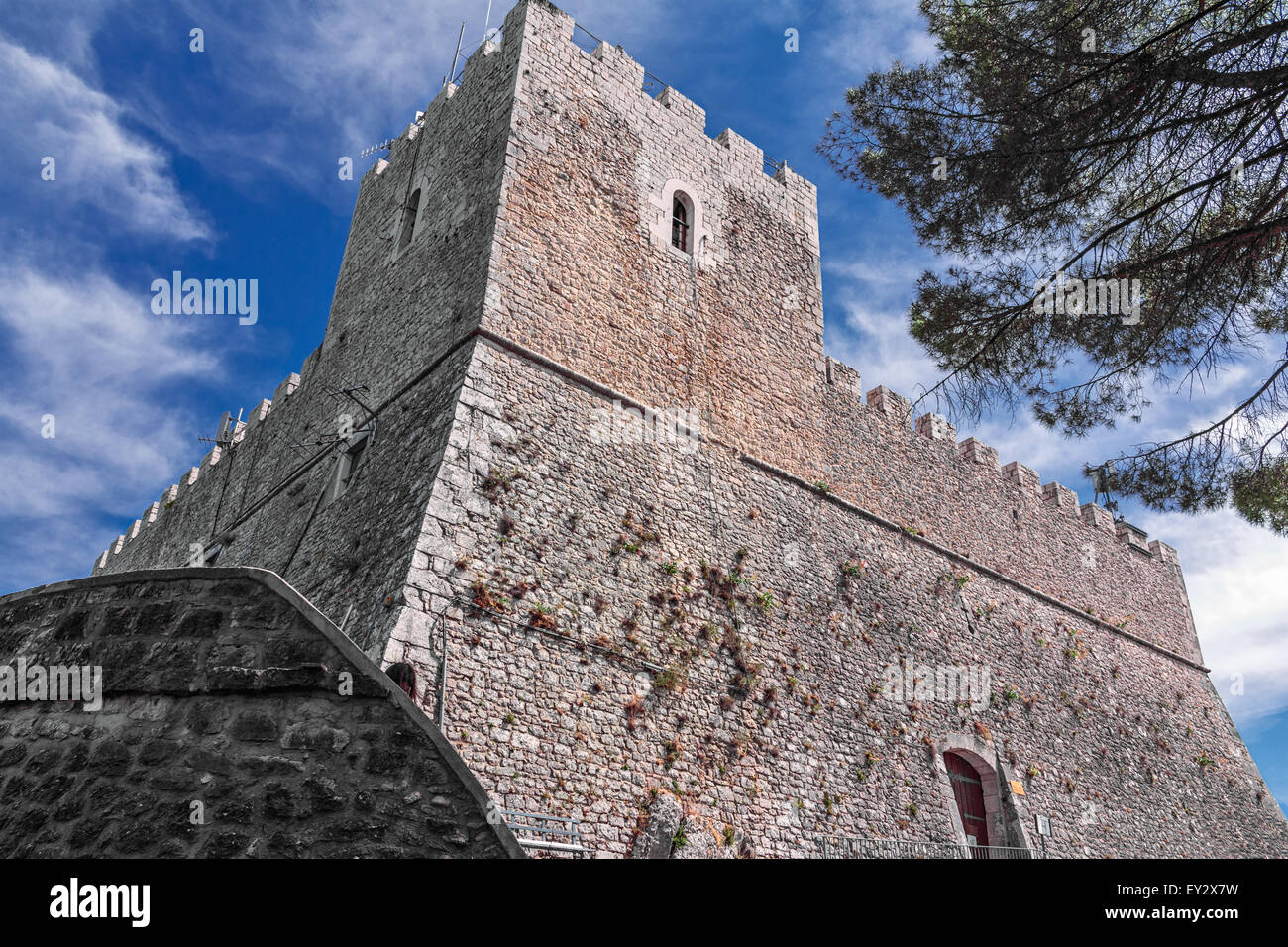Molise castle hi-res stock photography and images - Alamy