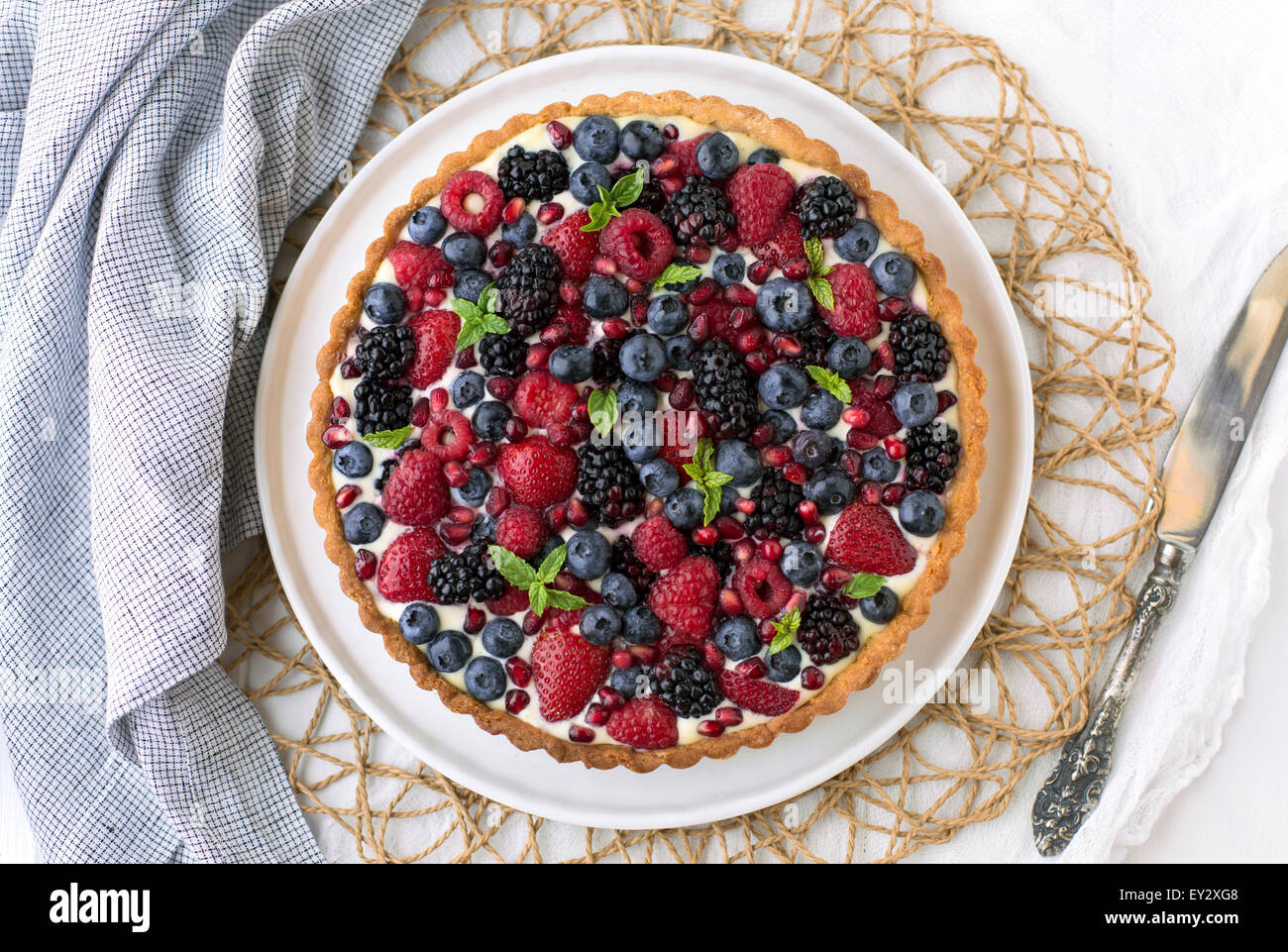 Summer fruits tart hi-res stock photography and images - Alamy