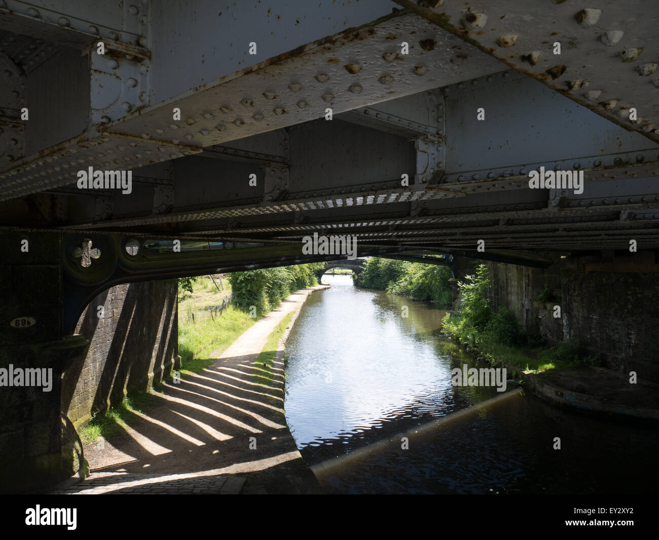 Metal bridge over canal hi-res stock photography and images - Alamy