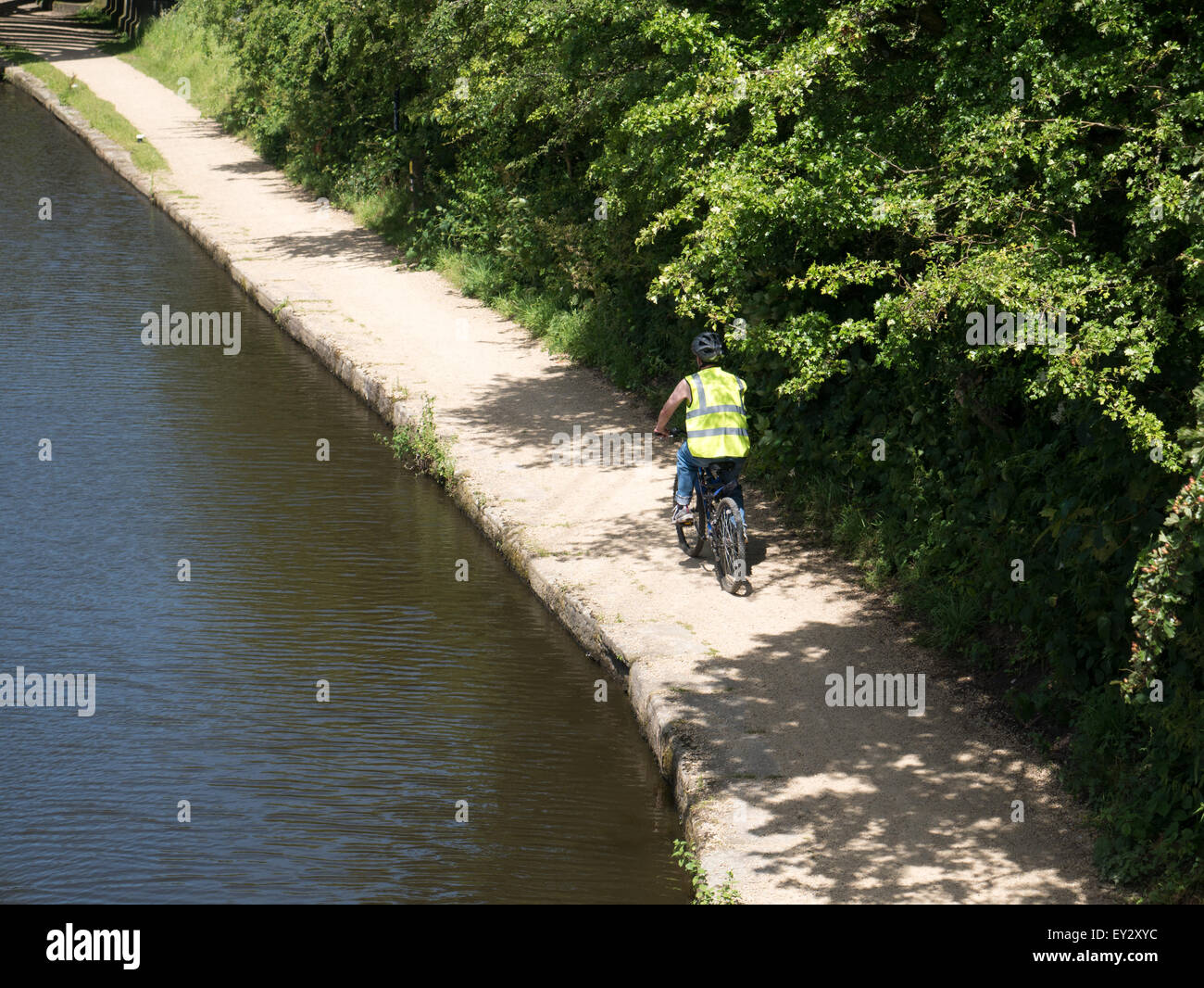Cycling towpath hi-res stock photography and images - Alamy
