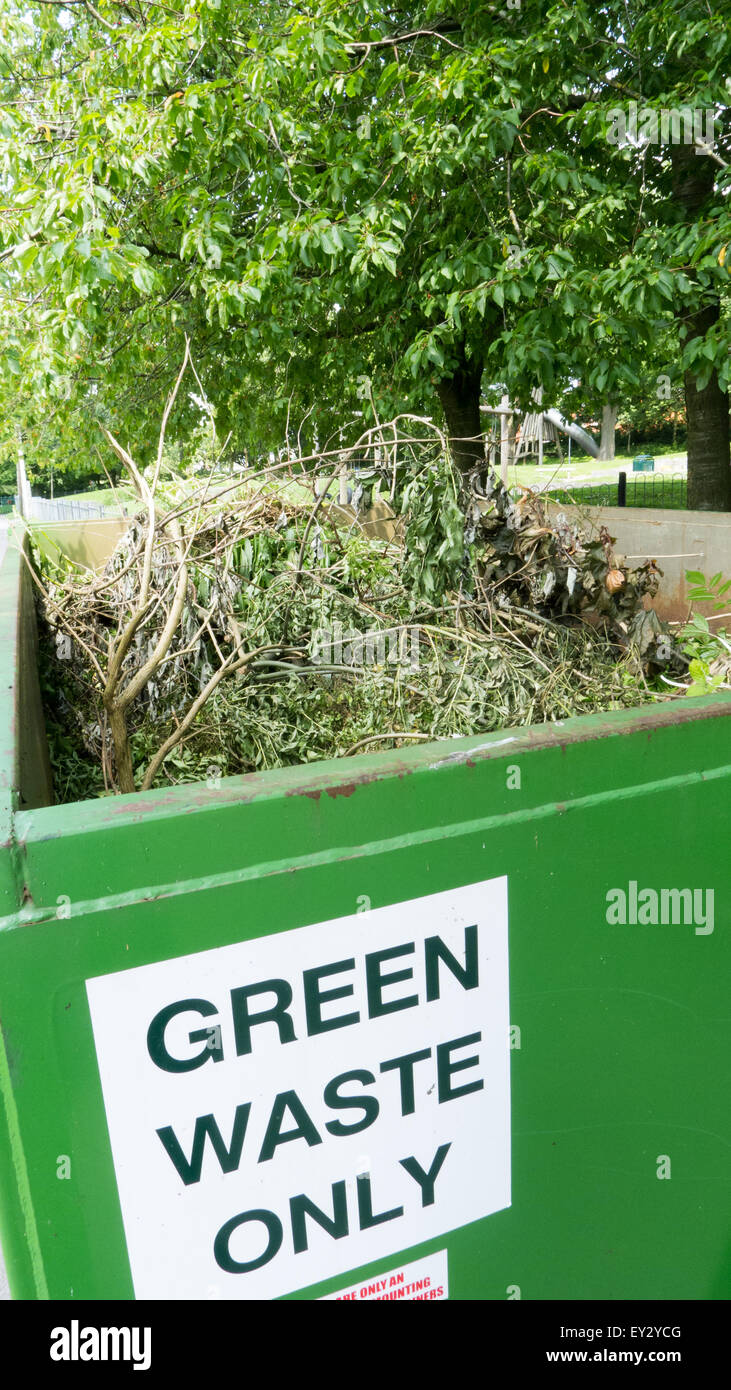 Waste skip hi-res stock photography and images - Alamy