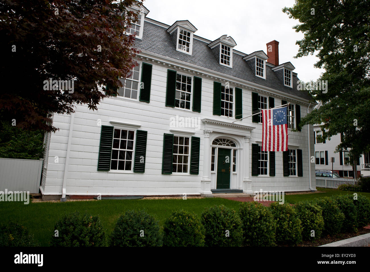 White colonial home american flag High Resolution Stock Photography and ...