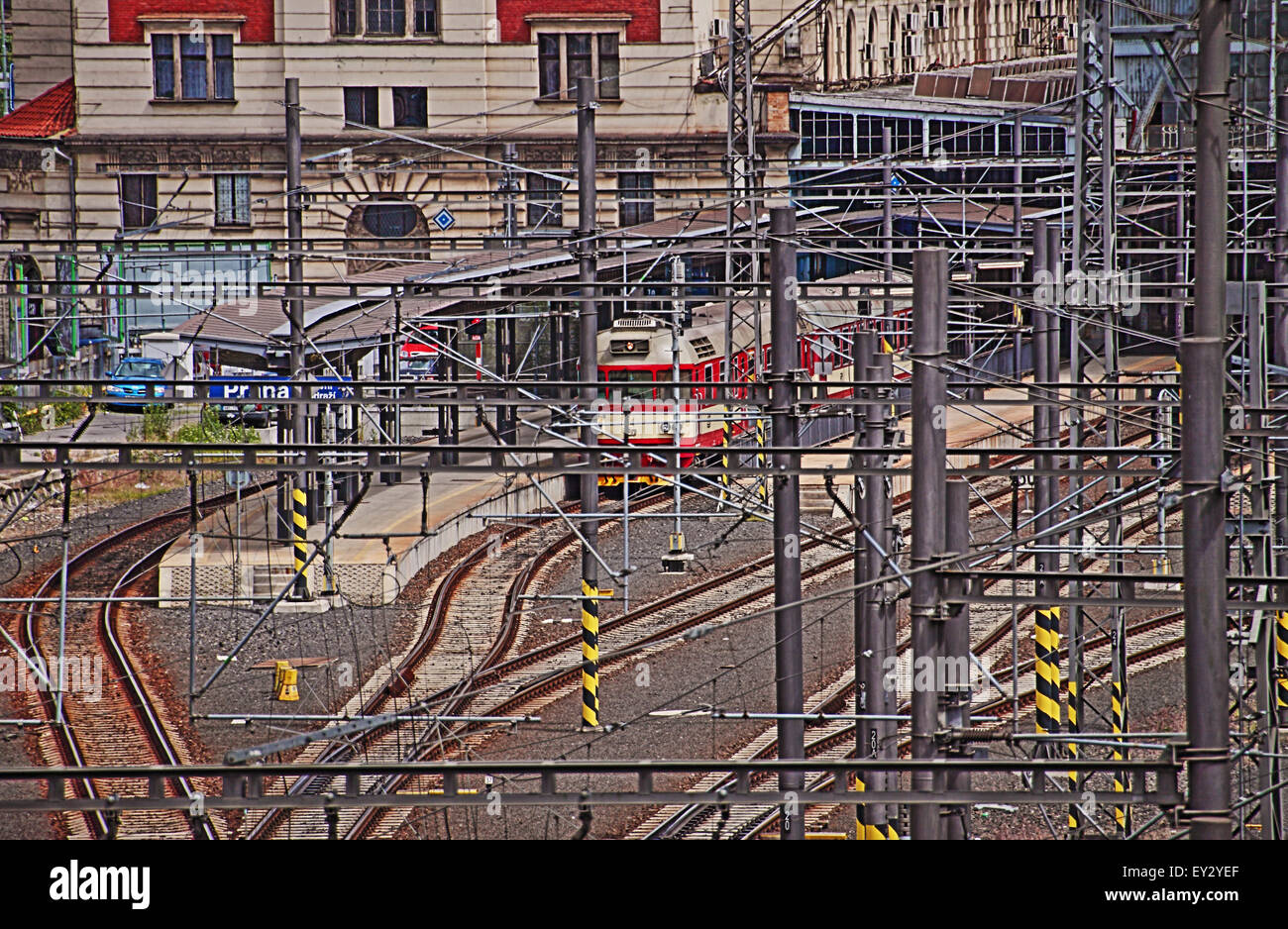 Car park behind building hi-res stock photography and images - Alamy