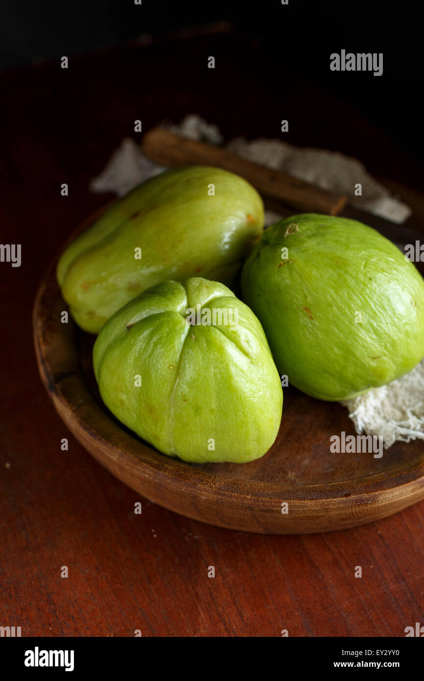 Chayotes hi-res stock photography and images - Alamy