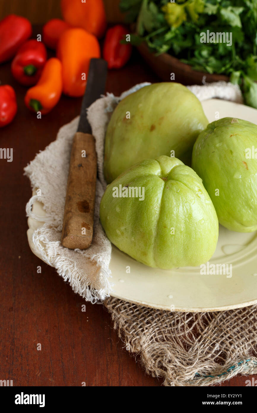 Chayotes hi-res stock photography and images - Alamy