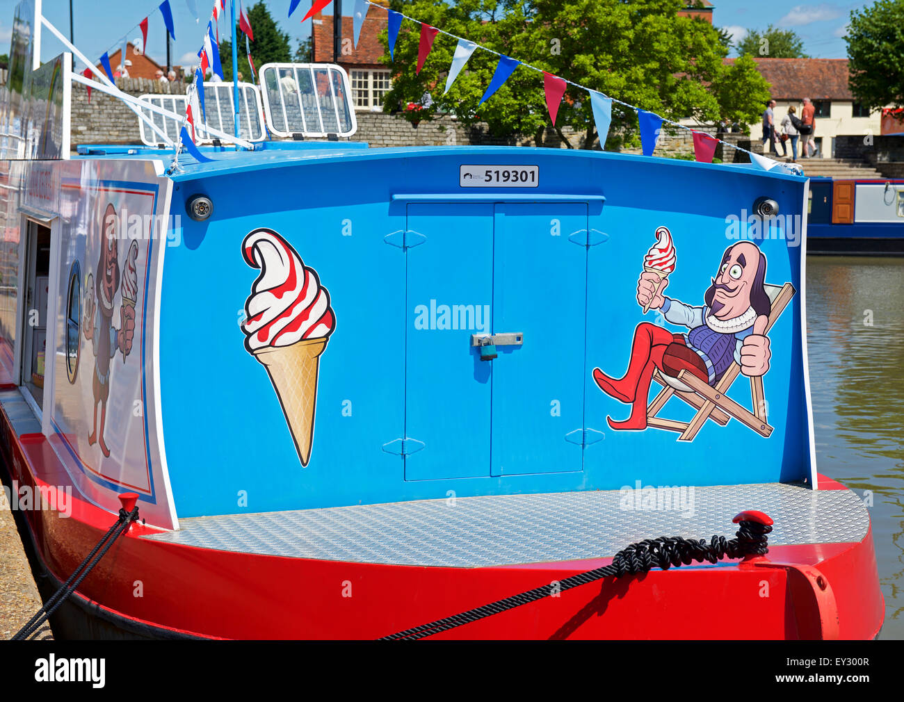 Narrowboat selling ice cream in boat marina, Stratford-upon-Avon ...