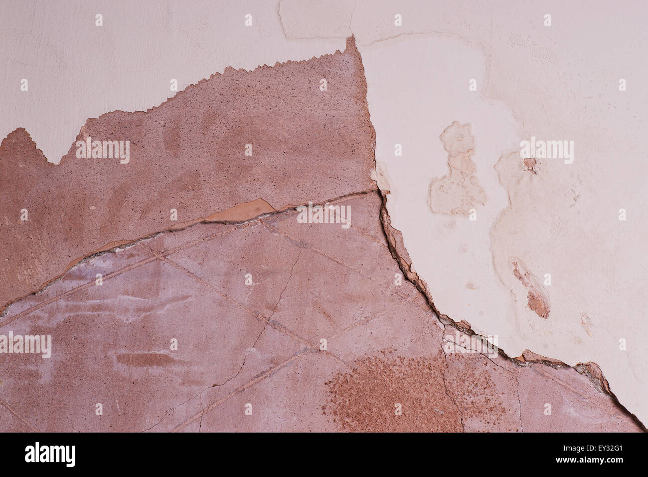 Damp wall interior hi-res stock photography and images - Alamy