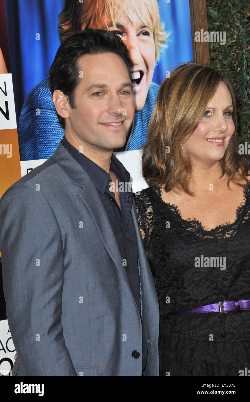 LOS ANGELES, CA - DECEMBER 13, 2010: Paul Rudd & wife at the world ...