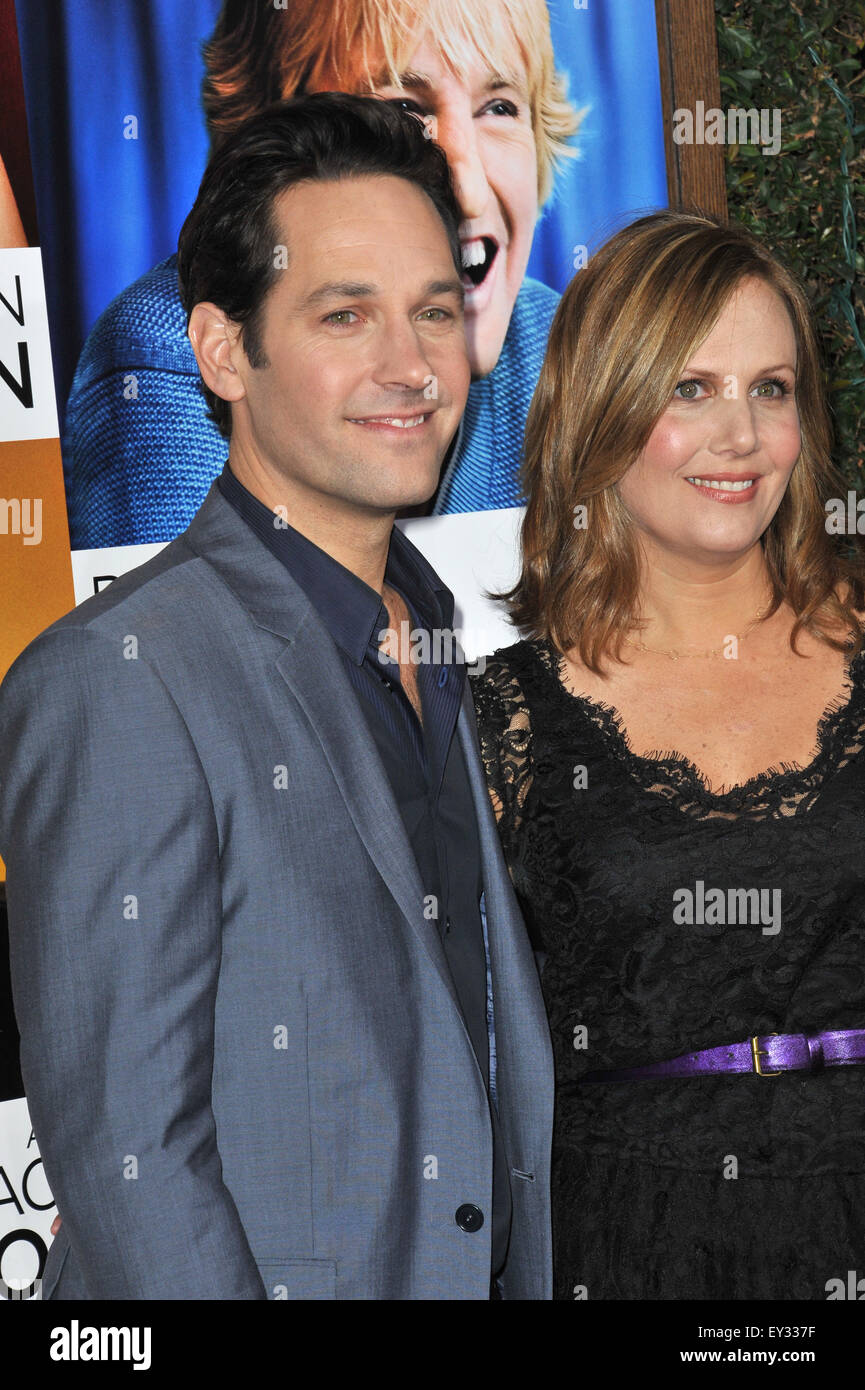 LOS ANGELES, CA - DECEMBER 13, 2010: Paul Rudd & wife at the world ...