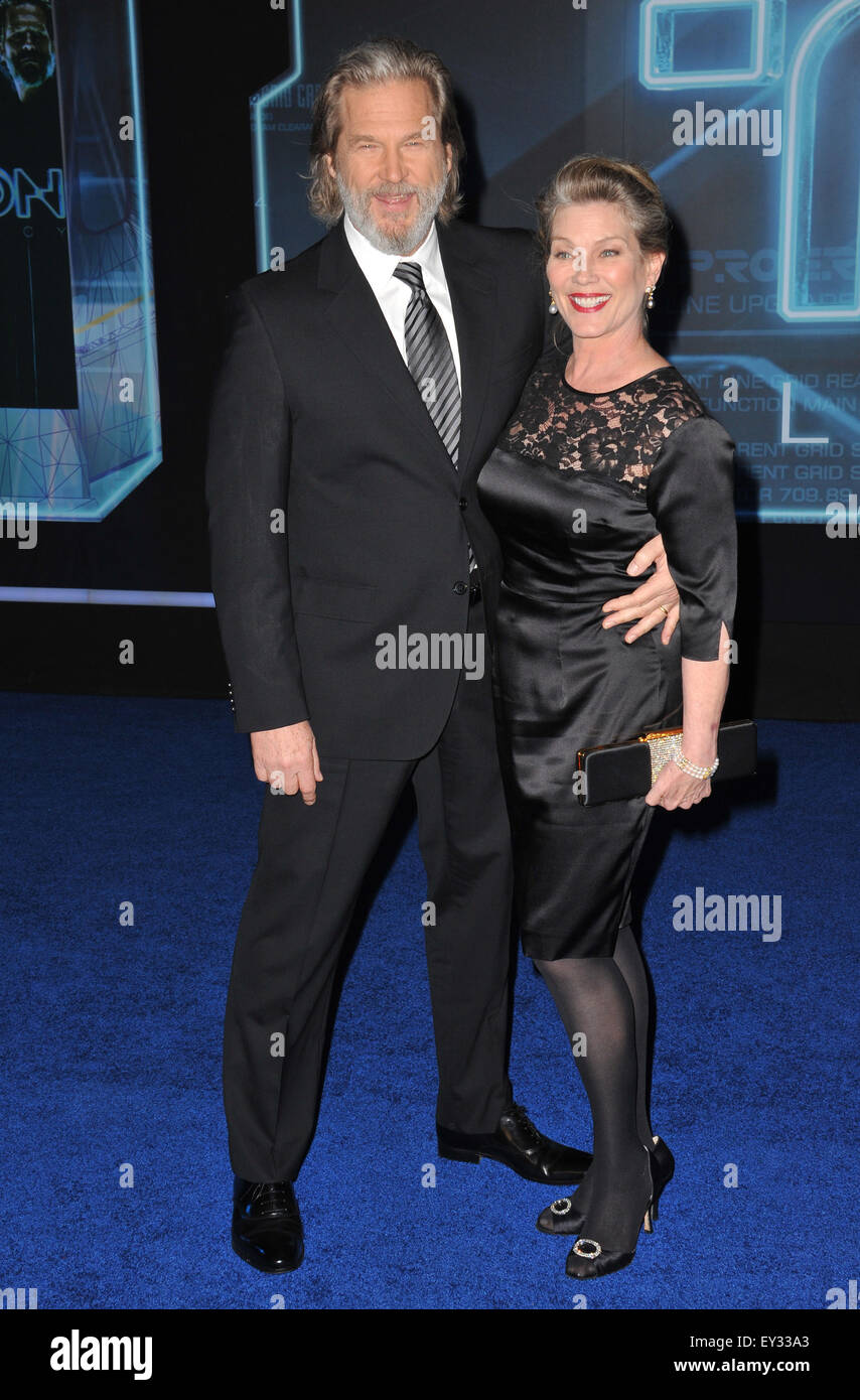 LOS ANGELES, CA - DECEMBER 11, 2010: Jeff Bridges & wife Susan at the ...