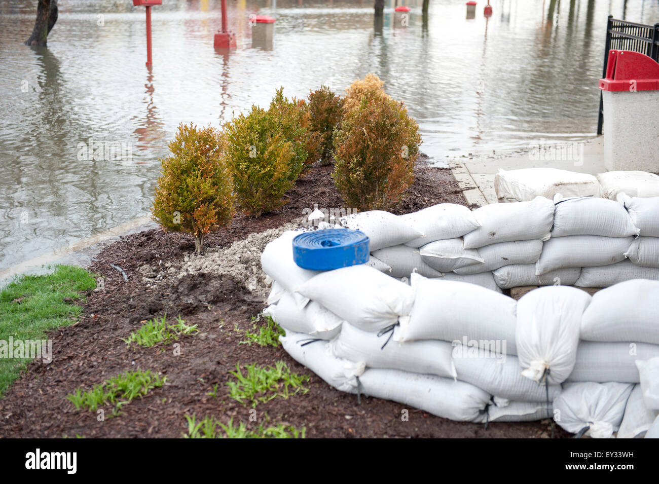 Sandbag barrier hi-res stock photography and images - Alamy