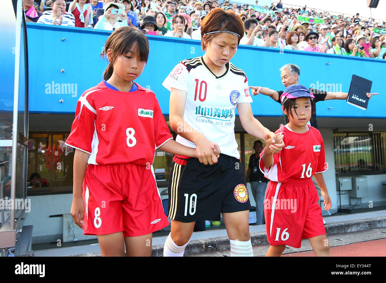NHK Spring Mitsuzawa Football Stadium, Kanagawa, Japan. 20th July, 2015. Aya Miyama (Belle ...