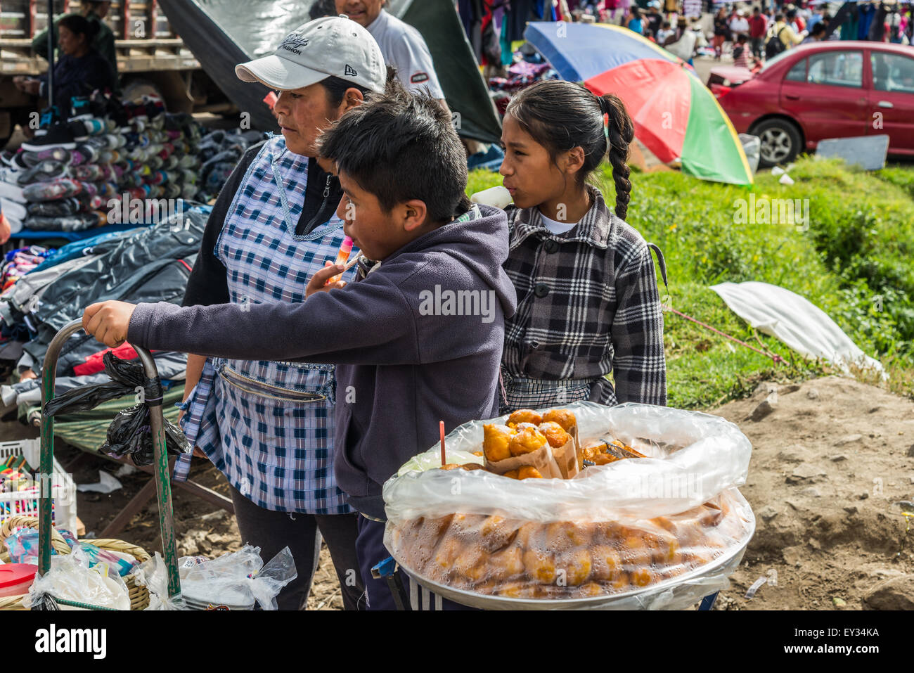 American indigenous family hi-res stock photography and images - Alamy
