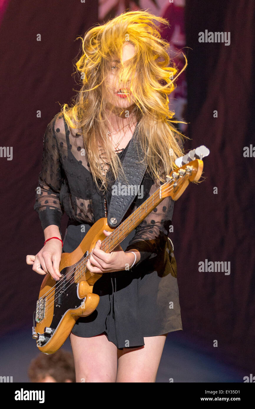 Chicago, Illinois, USA. 19th July, 2015. Musician ESTE HAIM of Haim ...