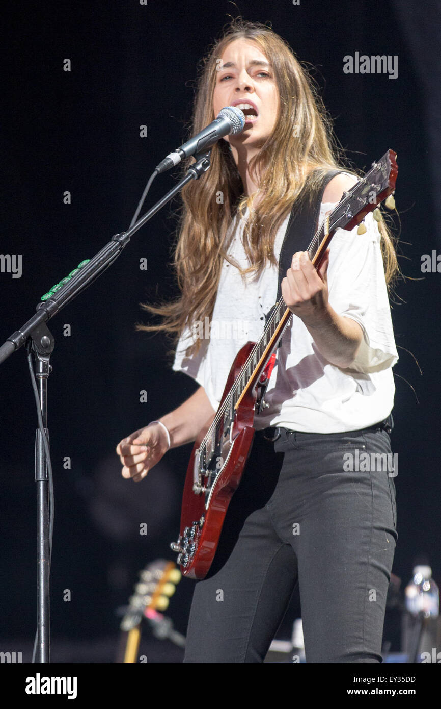 Chicago, Illinois, USA. 19th July, 2015. Musician DANIELLE HAIM of Haim ...