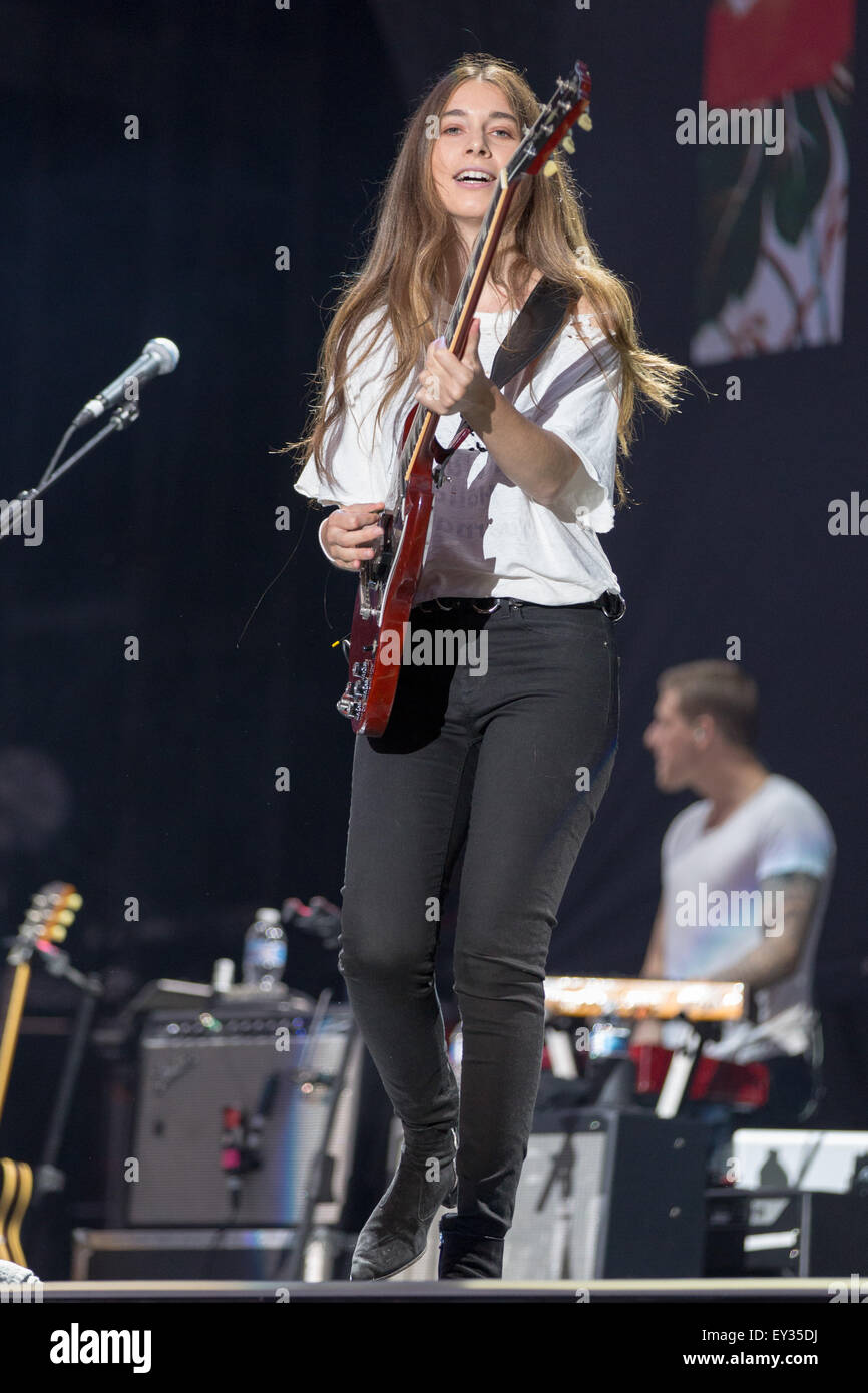 Chicago, Illinois, USA. 19th July, 2015. Musician DANIELLE HAIM of Haim ...