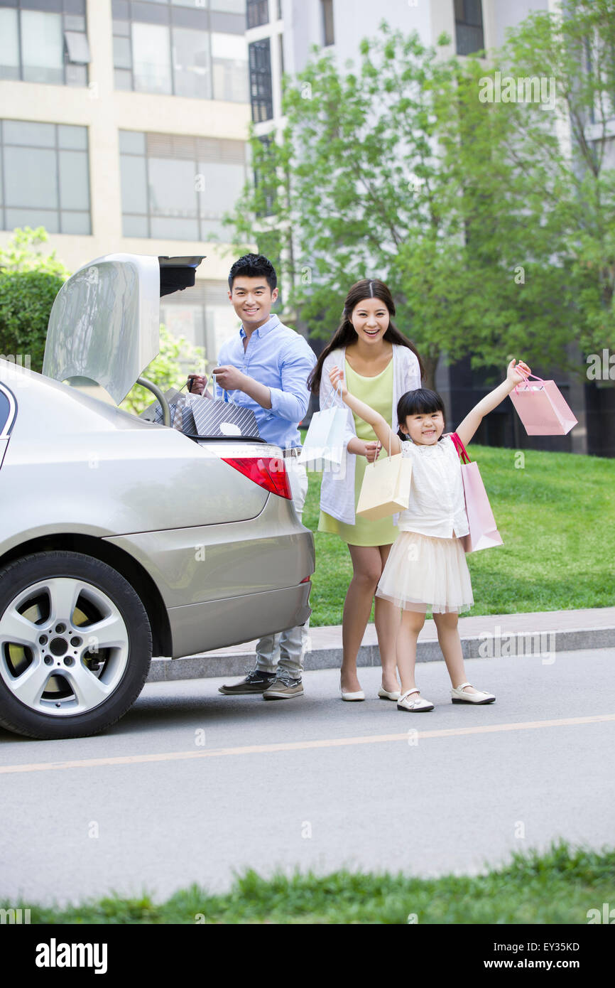 Indian family shopping bag hi-res stock photography and images - Alamy