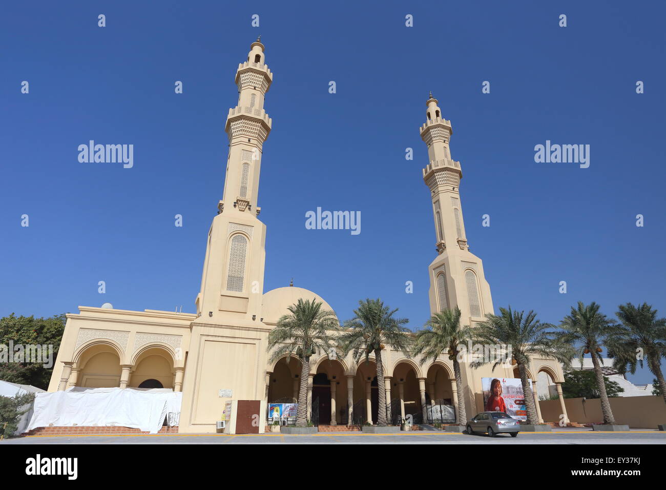 Exterior view of Saar Mosque, Saar, Kingdom of Bahrain Stock Photo - Alamy