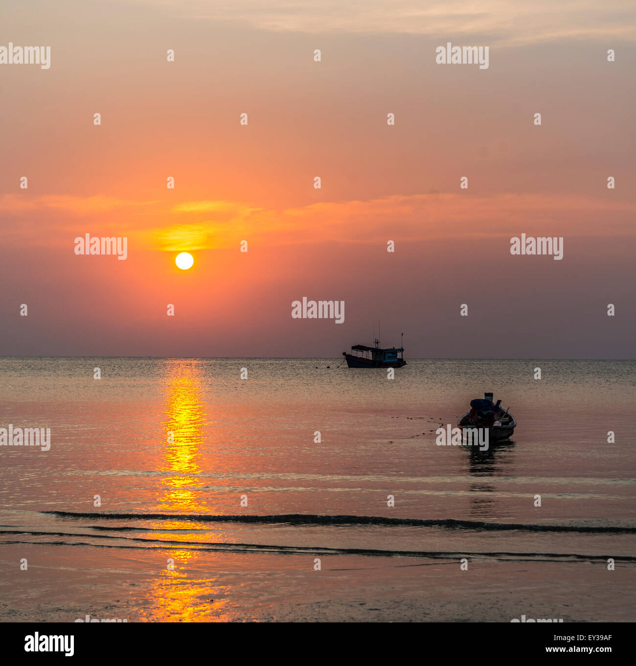South China Sea at sunset with boats, Gulf of Thailand, Koh Tao island ...