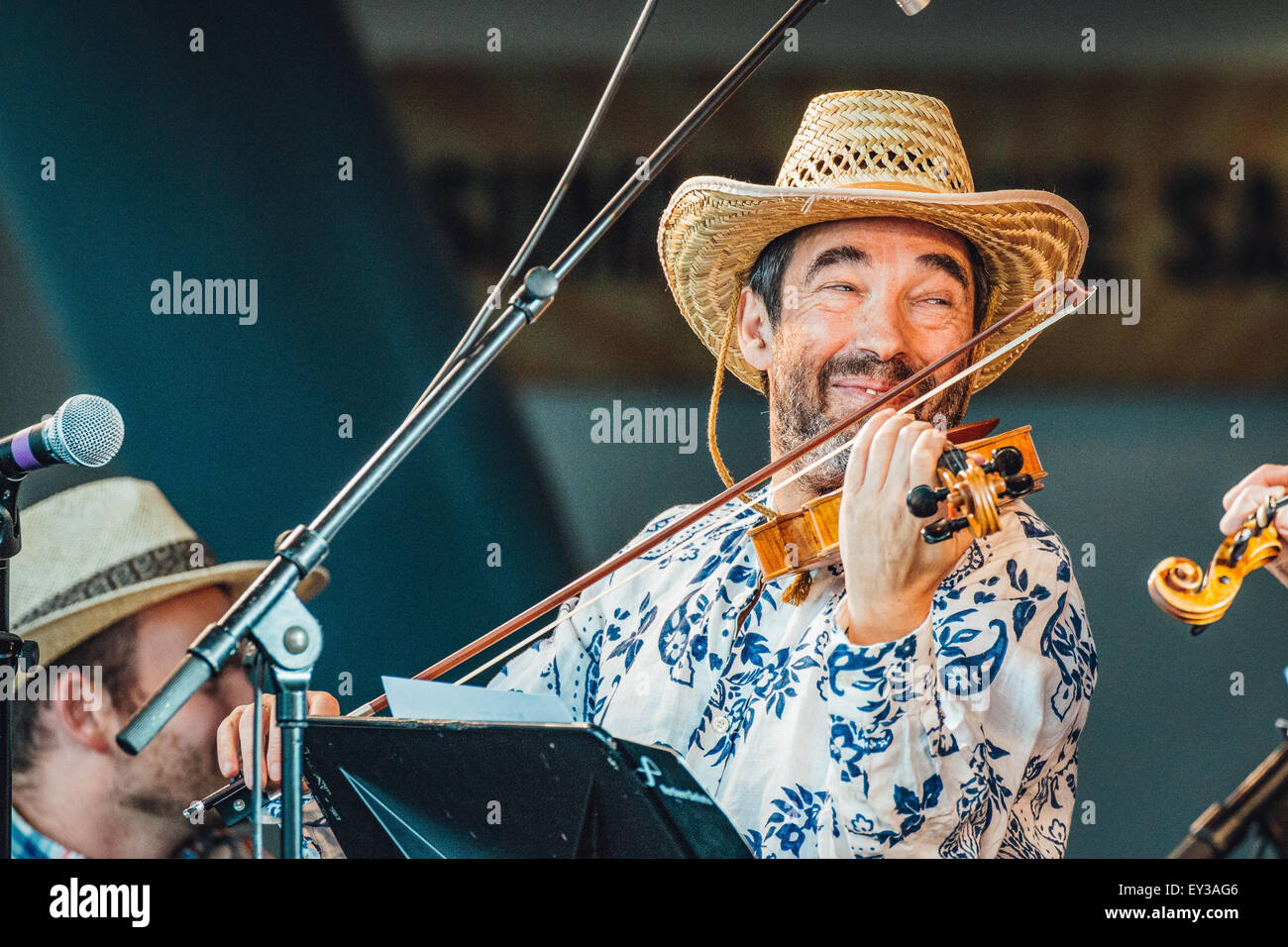 Hillbilly music hi-res stock photography and images - Alamy